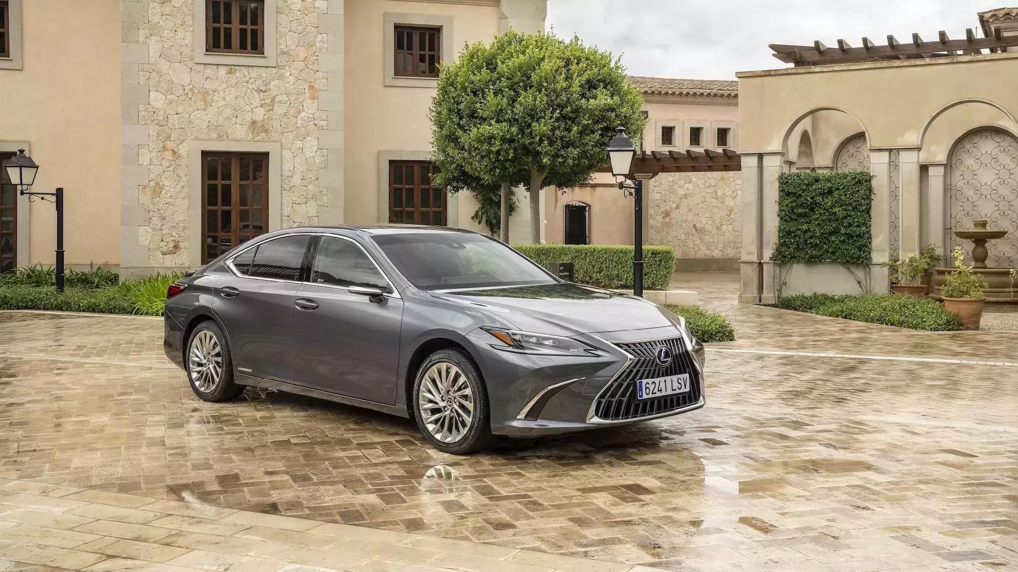 Atnaujintas „Lexus ES“: nes gamta – mūsų namai