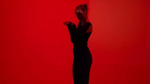 Išskirtinio tembro savininkė Gabrielle Marr pristato naują vaizdo klipą ...