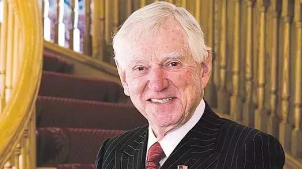 Sulaukęs 102 metų mirė milijardierius ir filantropas Davidas Howardas ...